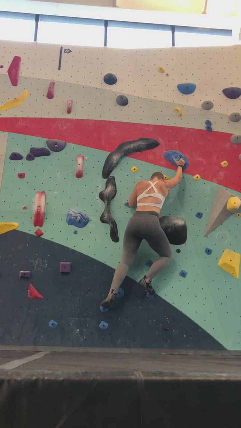 Blue v2 - Movement Chicago Wrigleyville Bouldering - Watch Beta Videos