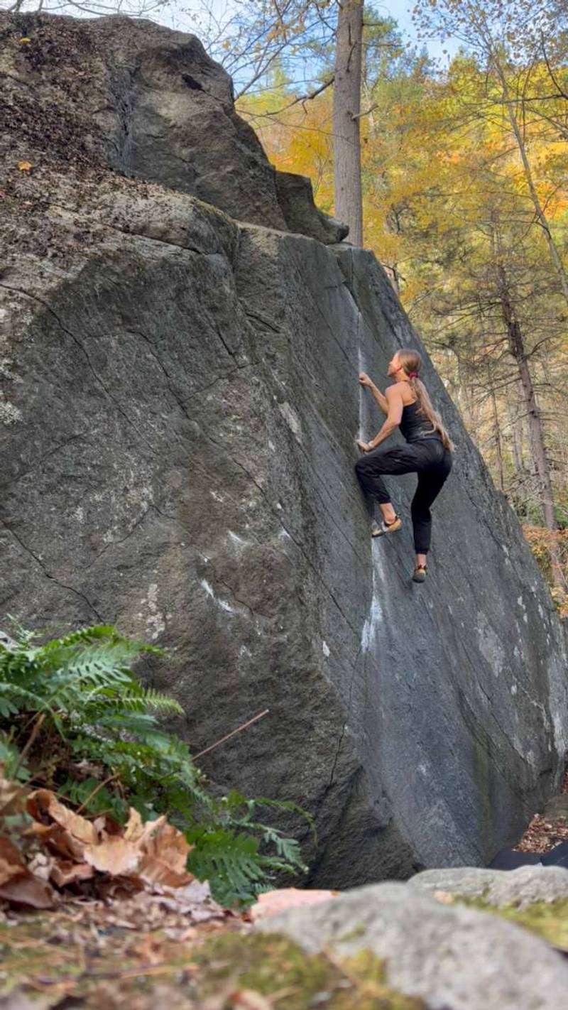 Zig Zag crack v1 - Black Jack Boulders, Rumney Bouldering - Watch Beta ...