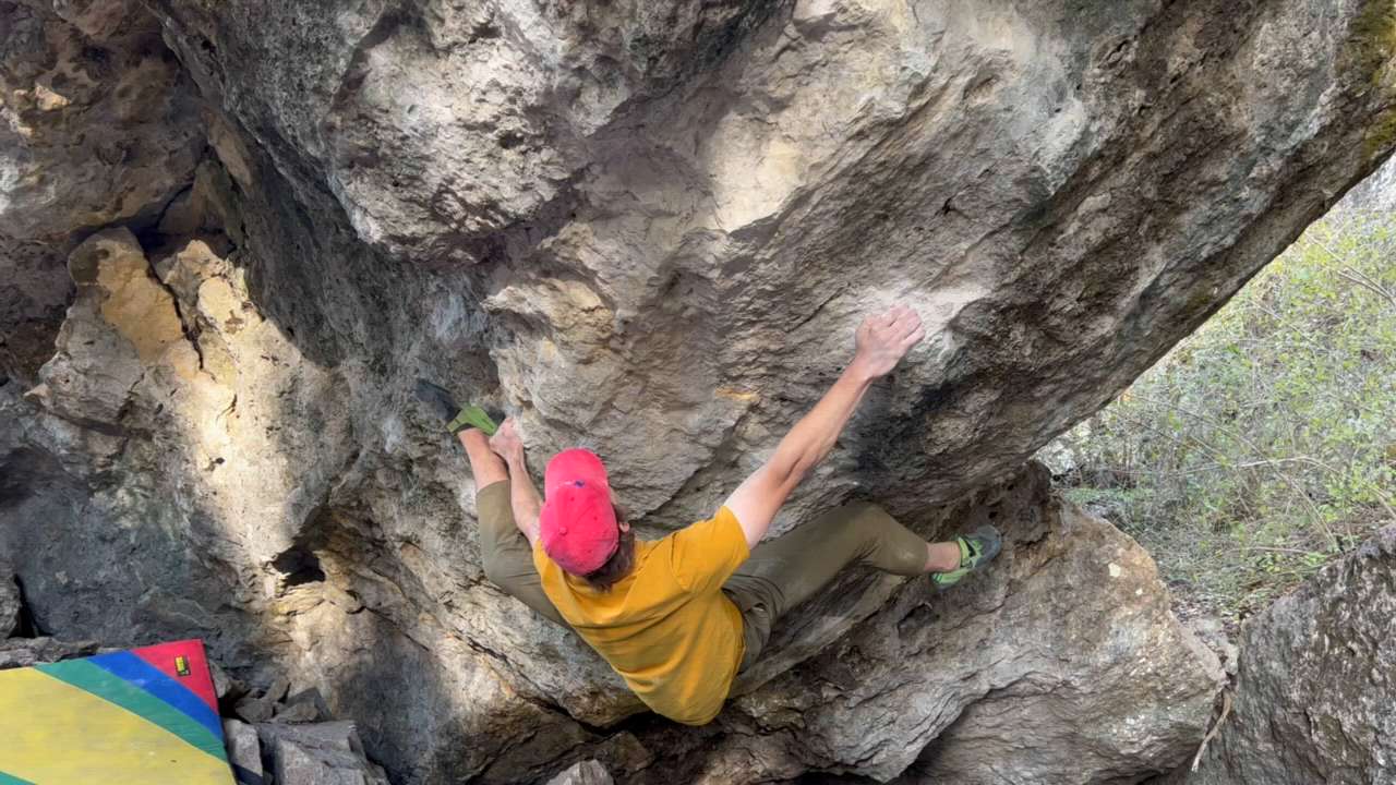The Lion v9 - Pedernales Bouldering - Watch Beta Videos