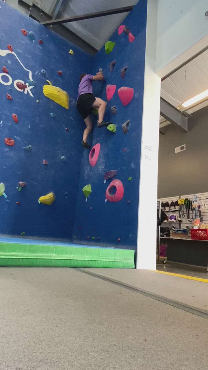 Green v1 - GadRock Bouldering - Watch Beta Videos