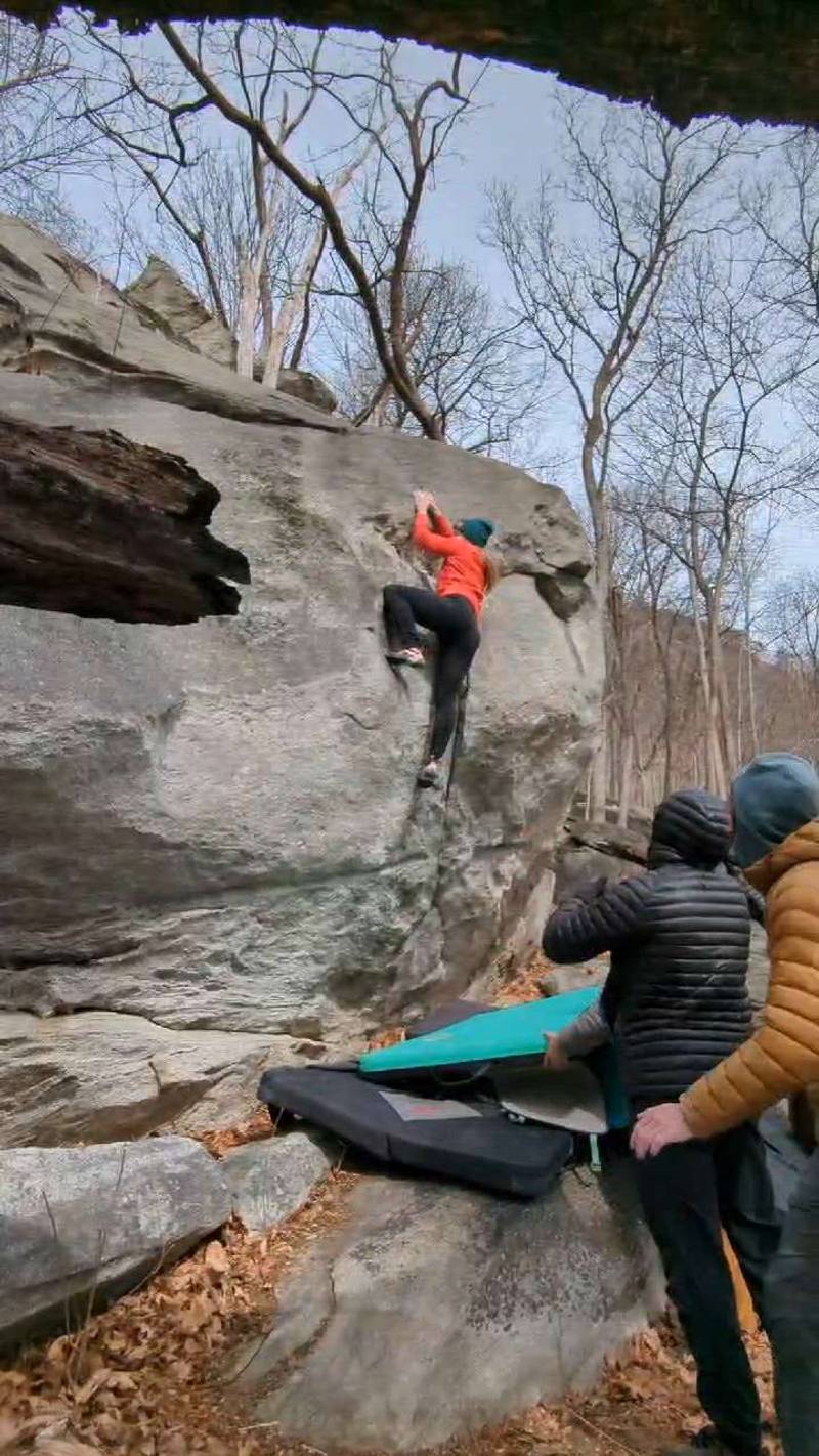Crowbar v6 - West Side, Rumbling Bald Bouldering - Watch Beta Videos