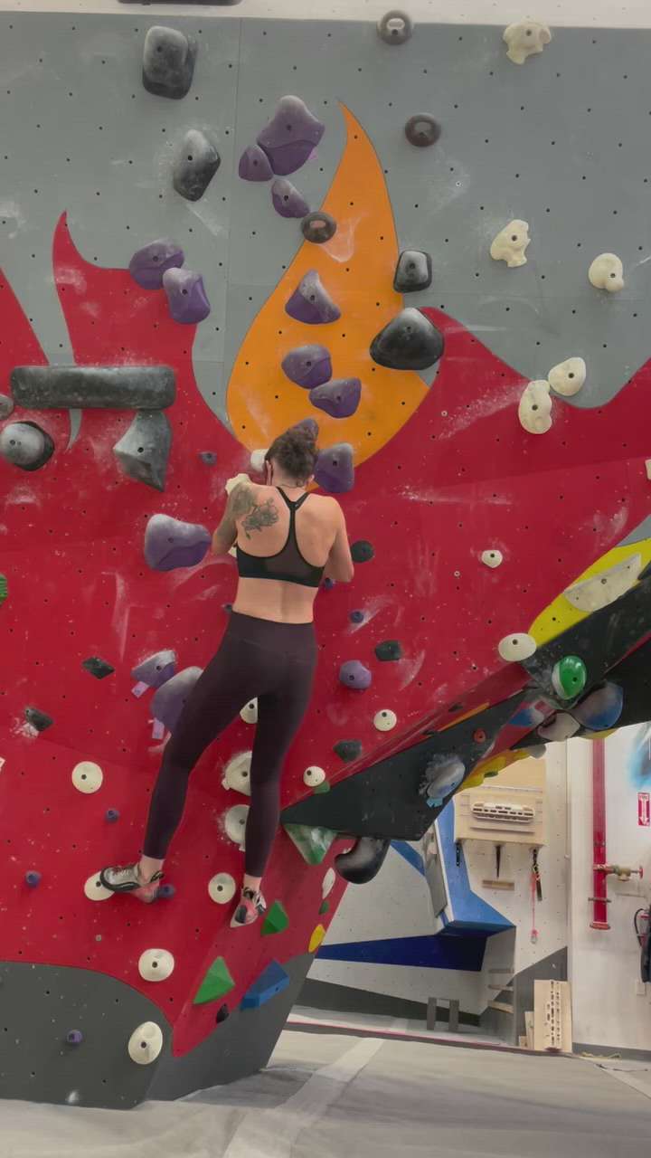 White v3, MetroRock Bushwick - KAYA | The Climber's App