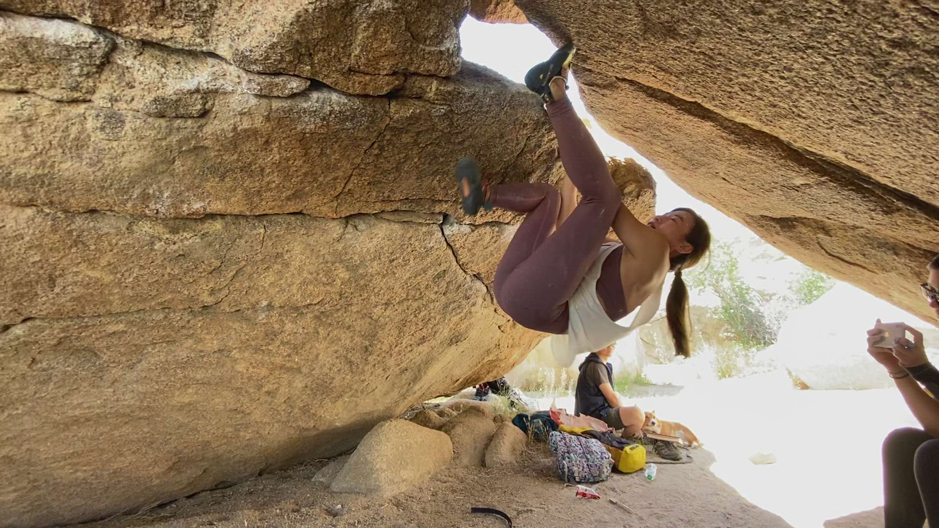 Yabo Roof Traverse v4 - Hidden Valley, Joshua Tree Bouldering - Watch ...