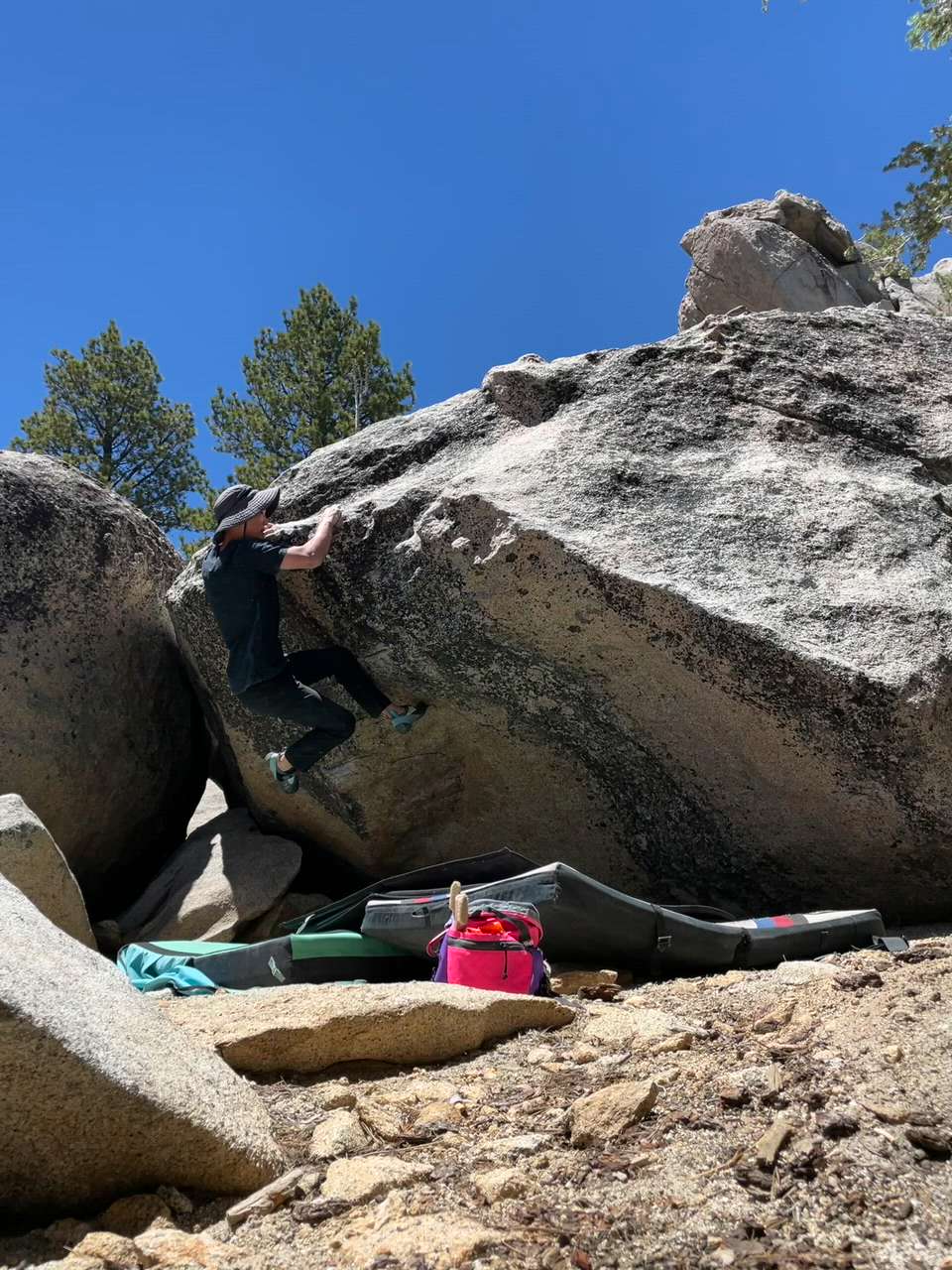 Snake Eyes v4 - Shangri-La, Tramway Bouldering - Watch Beta Videos