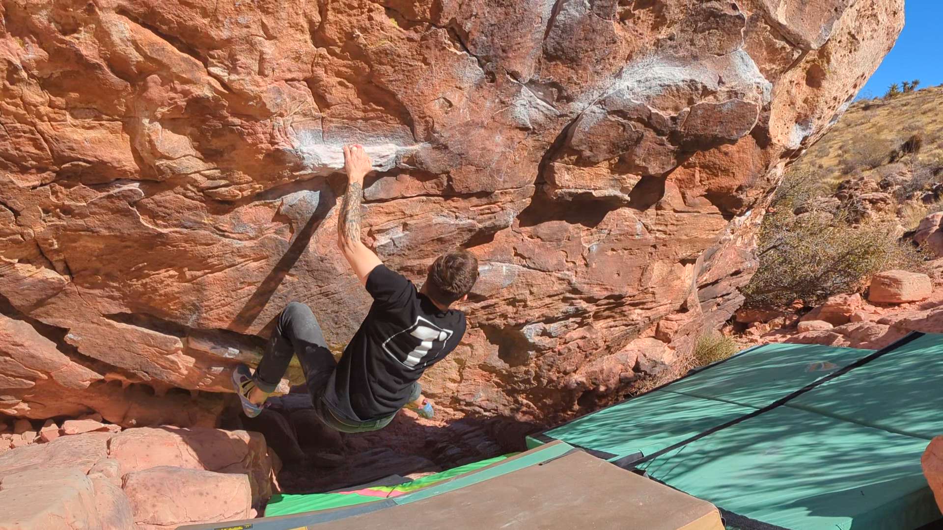 Monkey Trench v8 - Red Spring, Red Rock Bouldering - Watch Beta Videos