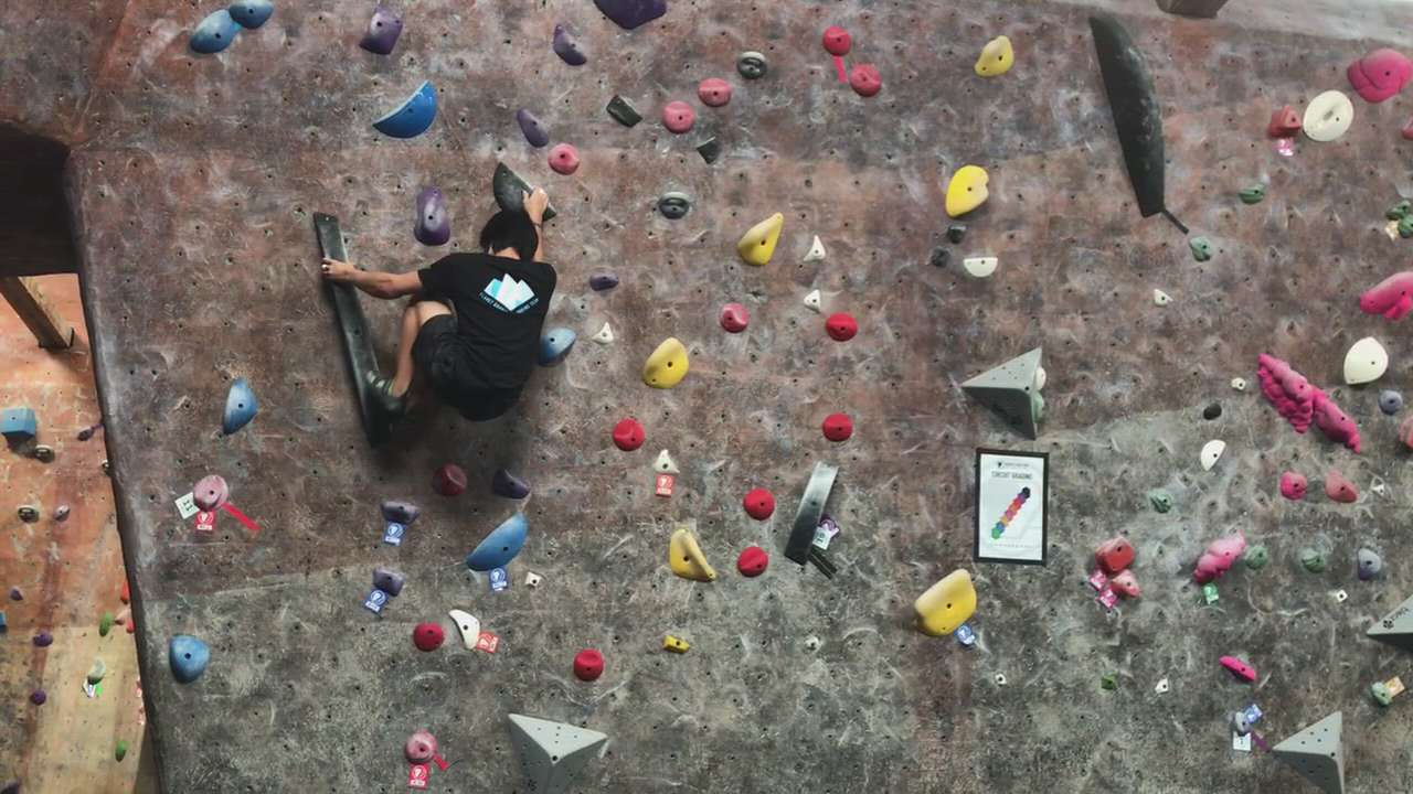 USAC #19 Black V7, Boulder - Bridges Rock Gym Bouldering - Watch Beta ...