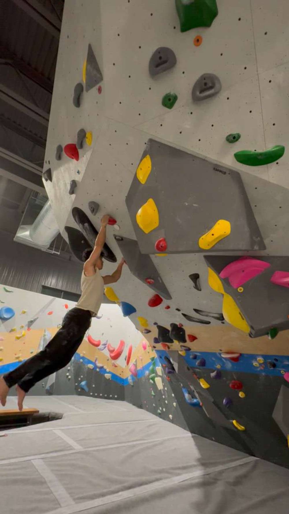 Red v4 - Movement Grapevine Bouldering - Watch Beta Videos