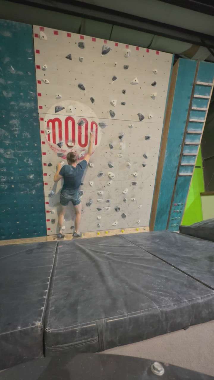 Genesis Chain v6 - Moonboard (2017) Bouldering - Watch Beta Videos