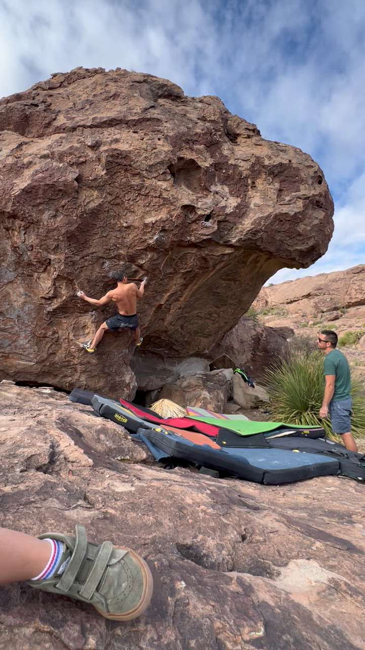 Hueco of Dan-ocles v8 - North Mountain, Hueco Tanks Bouldering - Watch ...