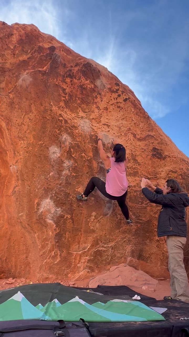 Turtle Shell - North Face Right v1 - Red Spring, Red Rock Bouldering - Watch Beta Videos