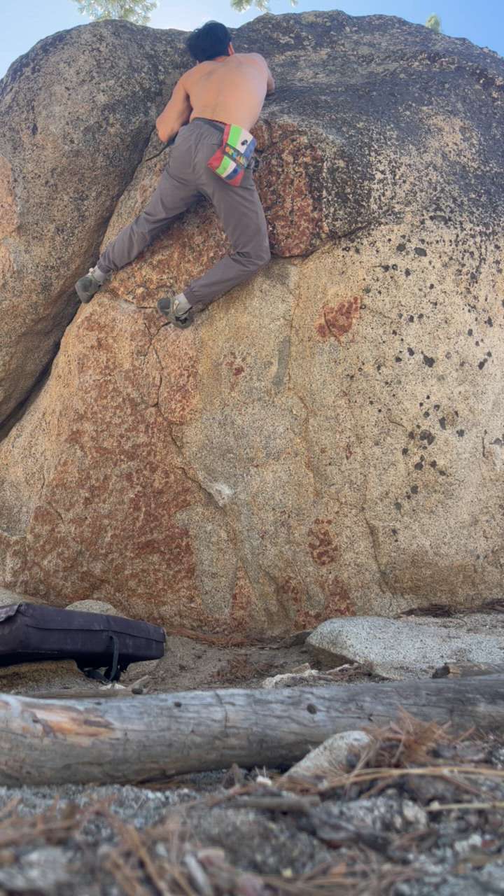 The Ledge Traverse v2 - Main Trail, Tramway Bouldering - Watch Beta Videos