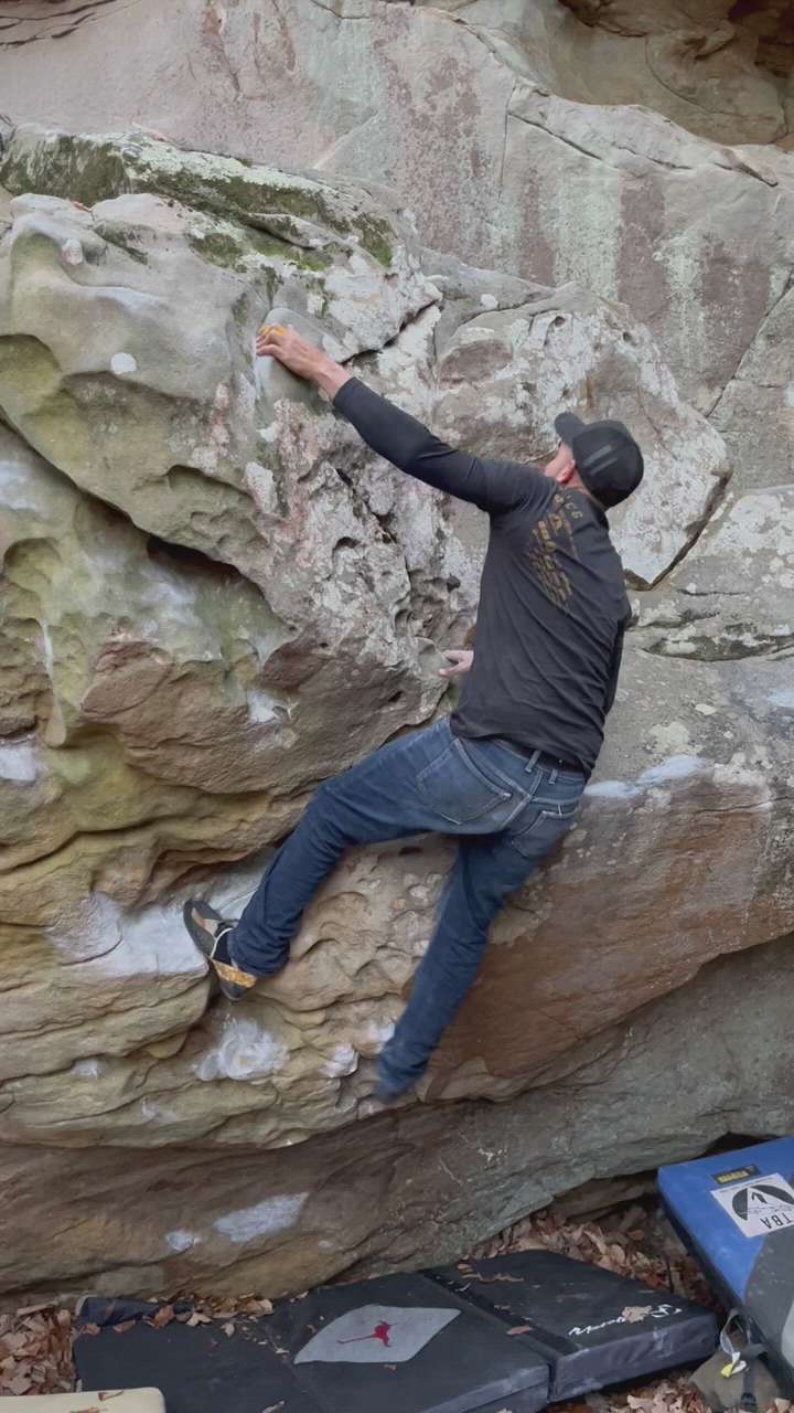 Cuervo v1 - Front Area, Stone Fort Bouldering - Watch Beta Videos