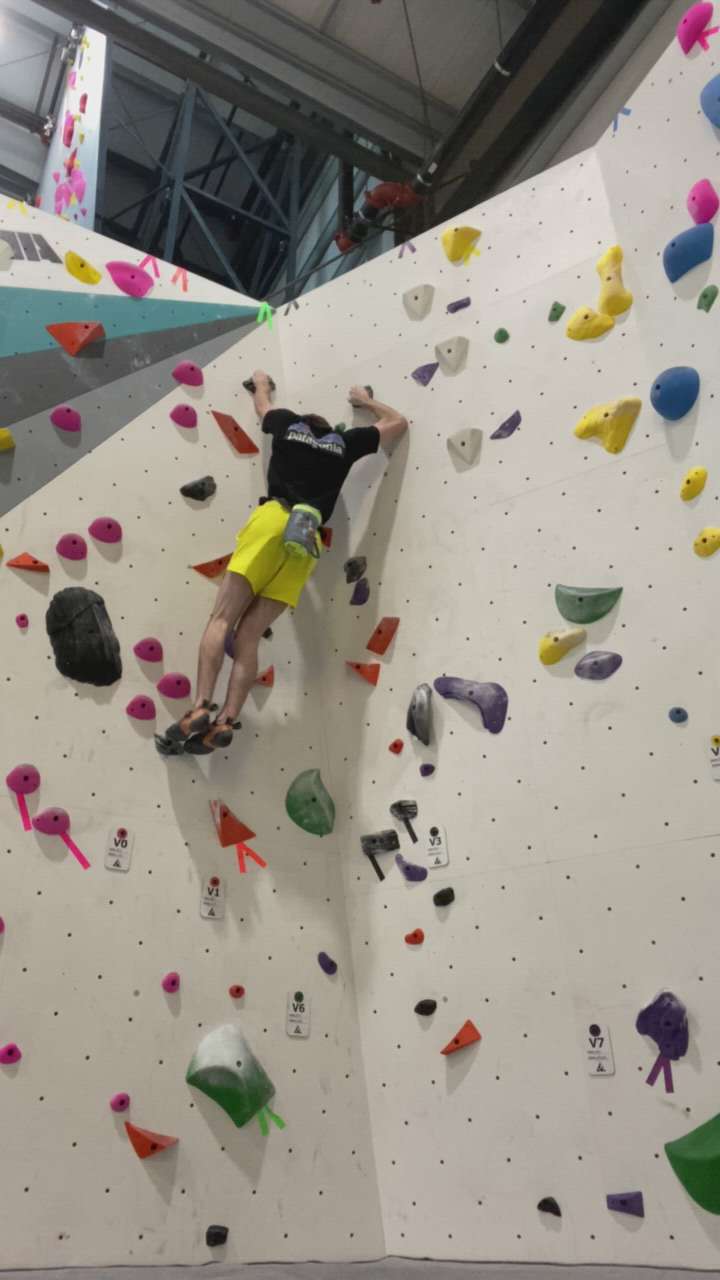 Black v3 - Alpine Climbing Adventure Fitness Bouldering - Watch Beta Videos