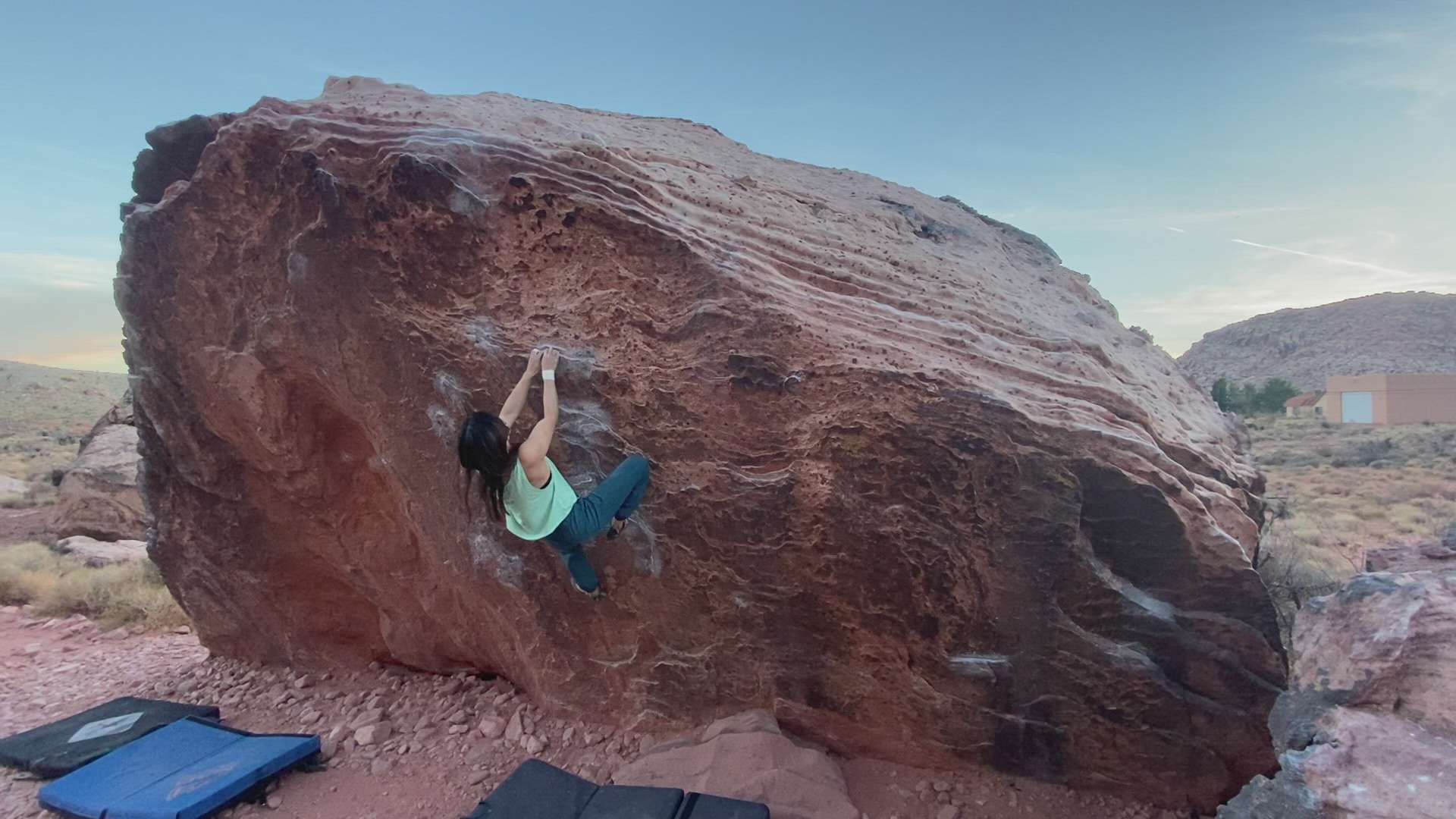 Monkey Crack v1 - Red Rocks - KAYA | The Climber's App