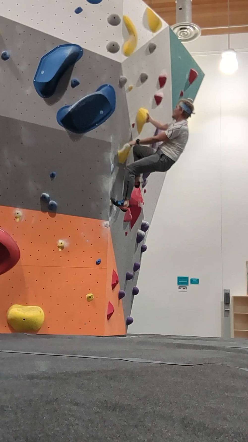 Yellow v3 - Movement Dallas The Hill Bouldering - Watch Beta Videos