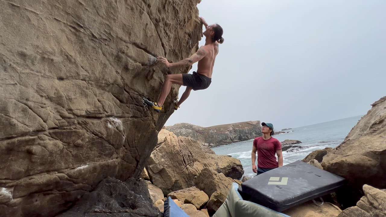 Flying Monkey v10 - Fort Ross Boulders, Fort Ross Bouldering - Watch ...