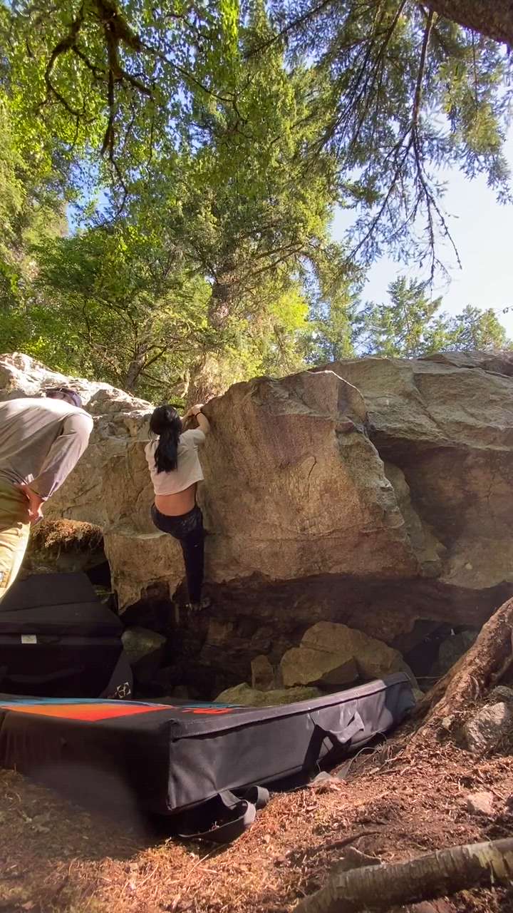 Bar Crawl v3 - The Portal, Squamish Bouldering - Watch Beta Videos