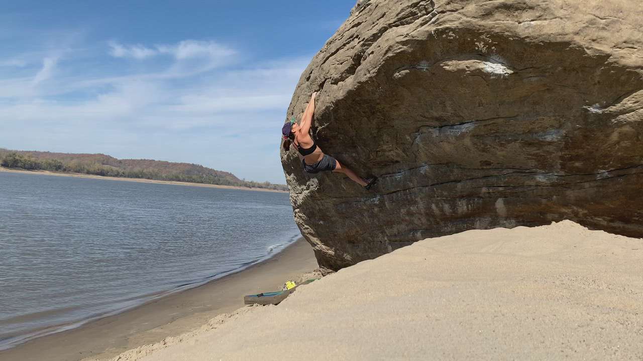 Jimbo's v4 - The Beach, Illinois Bouldering - Watch Beta Videos