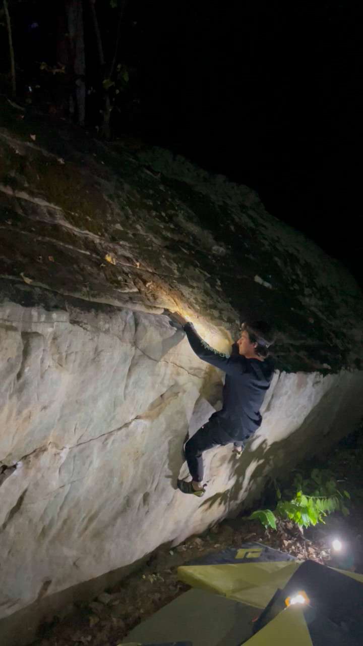 Creekside Mantle Sit v4 - Creekside, Walden’s Ridge Park Bouldering ...
