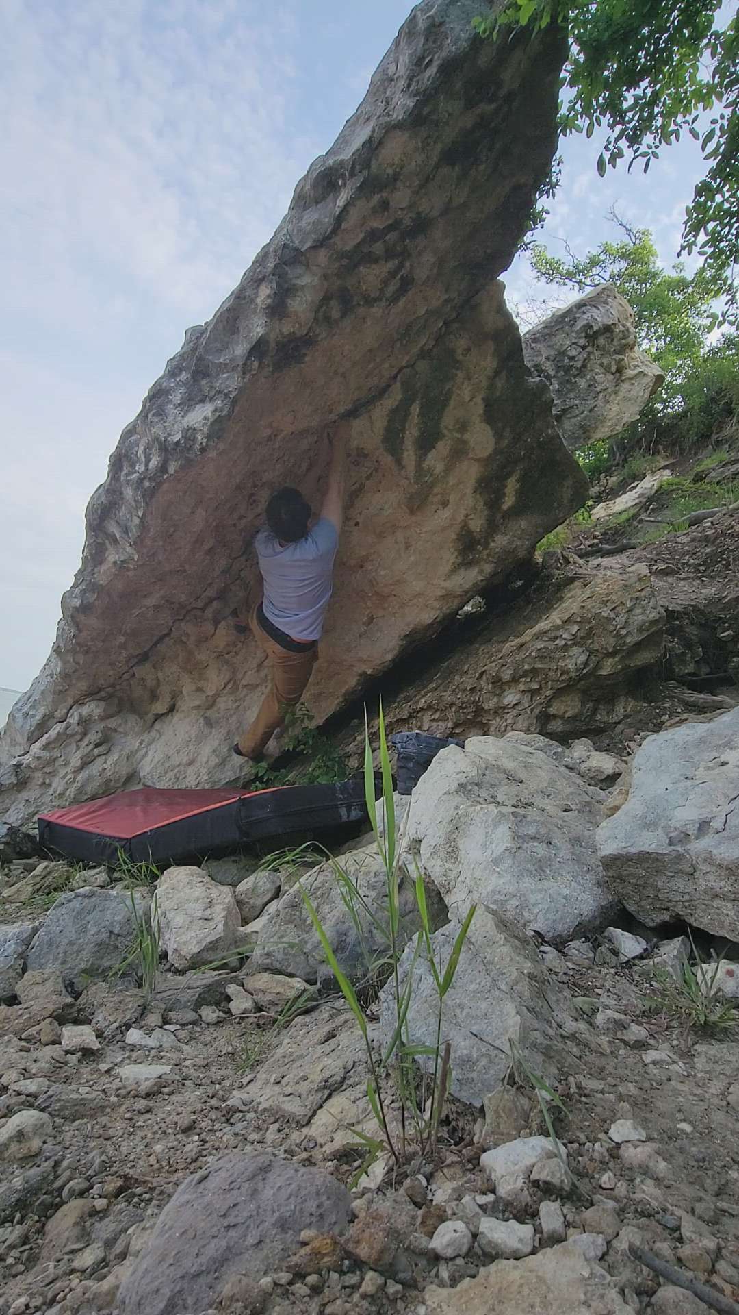 Pelvic thrust v5 - Eisenhower State Park Bouldering - Watch Beta Videos