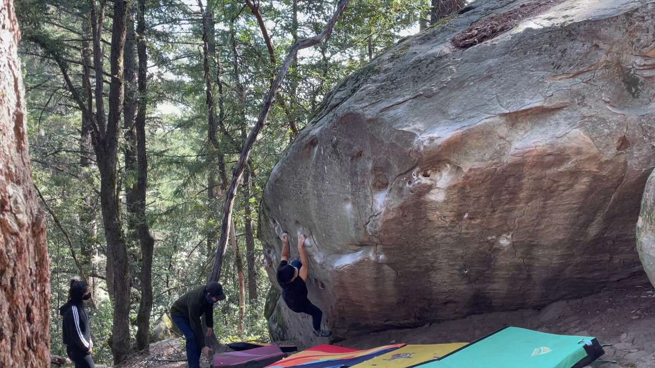 Nature Nazi Traverse Low v6 - Nature Boulders, Indian Rock Bouldering ...