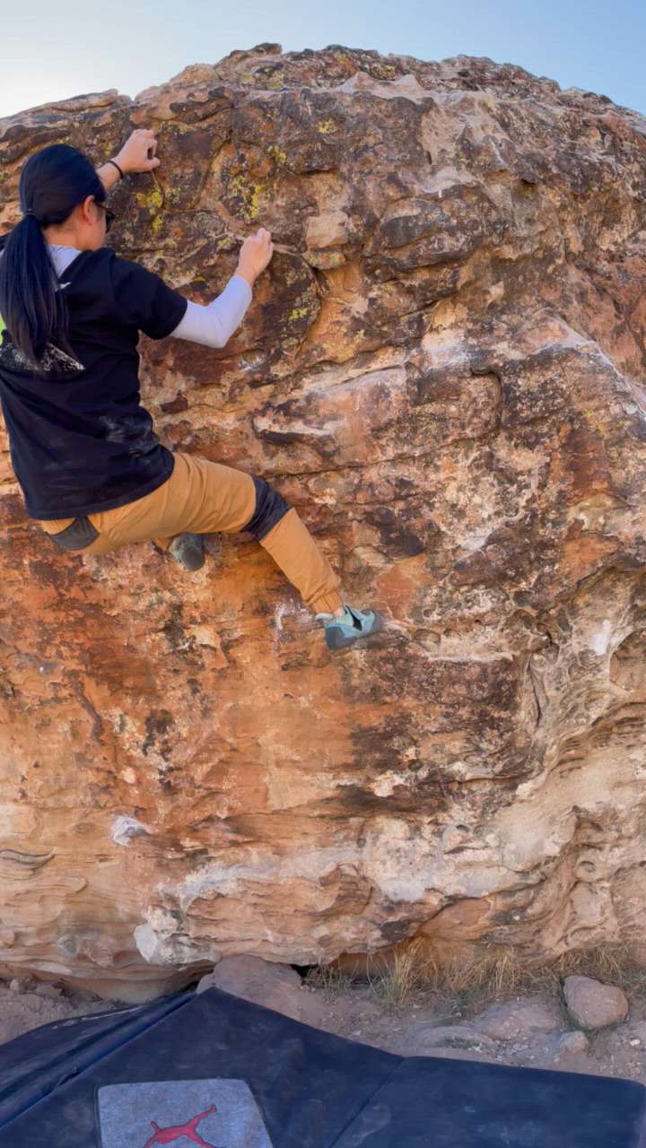 Mantle or Die v3, Moe's Valley - KAYA | The Climber's App