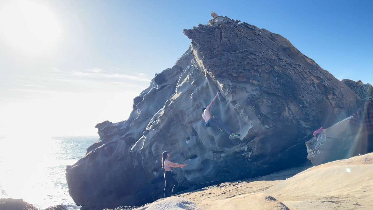 Fisk Mill Dyno v5 - Fisk Mill, Salt Point Bouldering - Watch Beta Videos