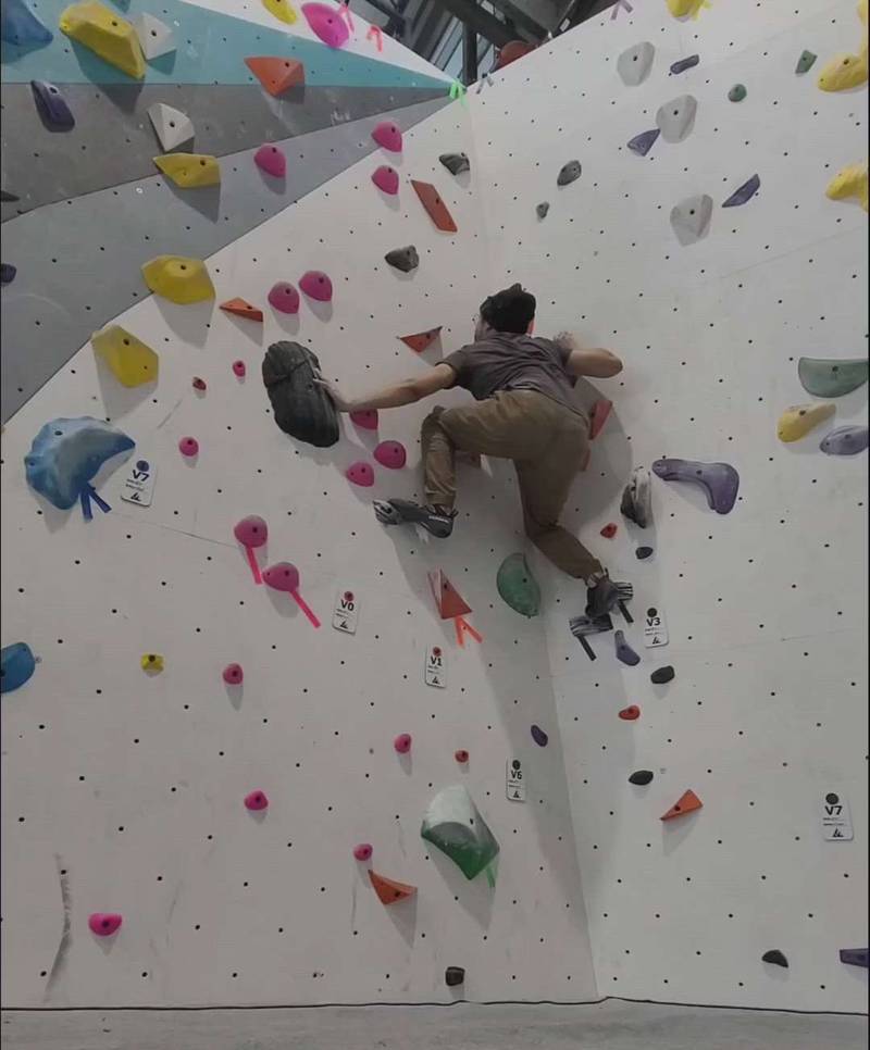 Black v3 - Alpine Climbing Adventure Fitness Bouldering - Watch Beta Videos