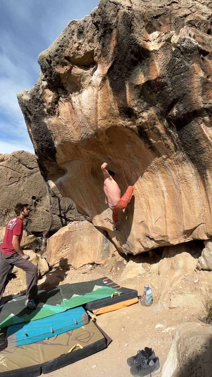 Hazel Vision v11 - New Joe's, Joe's Valley Bouldering - Watch Beta Videos