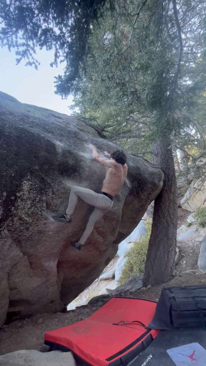 Greenpeace Stand v8 - Year of the Cat Gully, Tramway Bouldering - Watch ...
