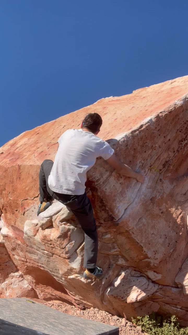 The Muffler v5 - Gateway Canyon, Red Rock Bouldering - Watch Beta Videos