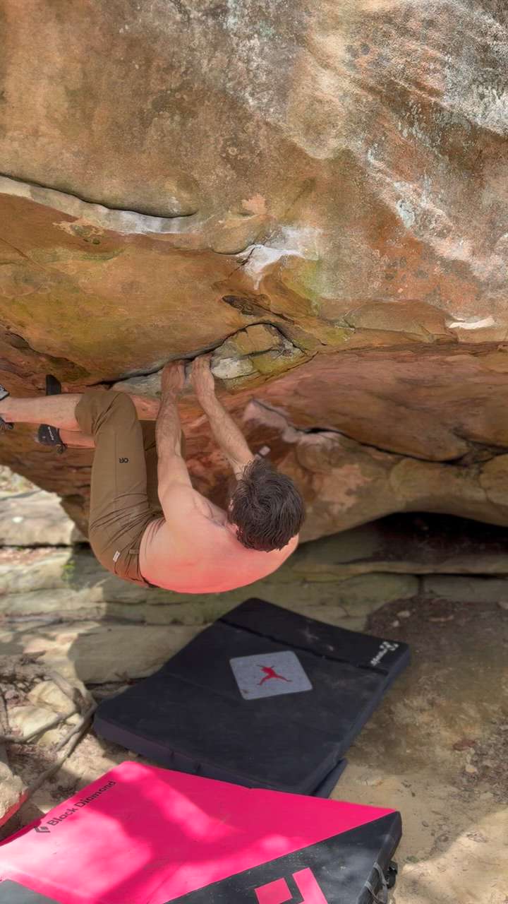 Lowdown v4 - Upper HP40, Horse Pens 40 Bouldering - Watch Beta Videos