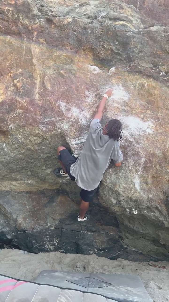 Don't Worry, Be Slappy v4 - North Mickey's, Mickey's Beach Bouldering ...