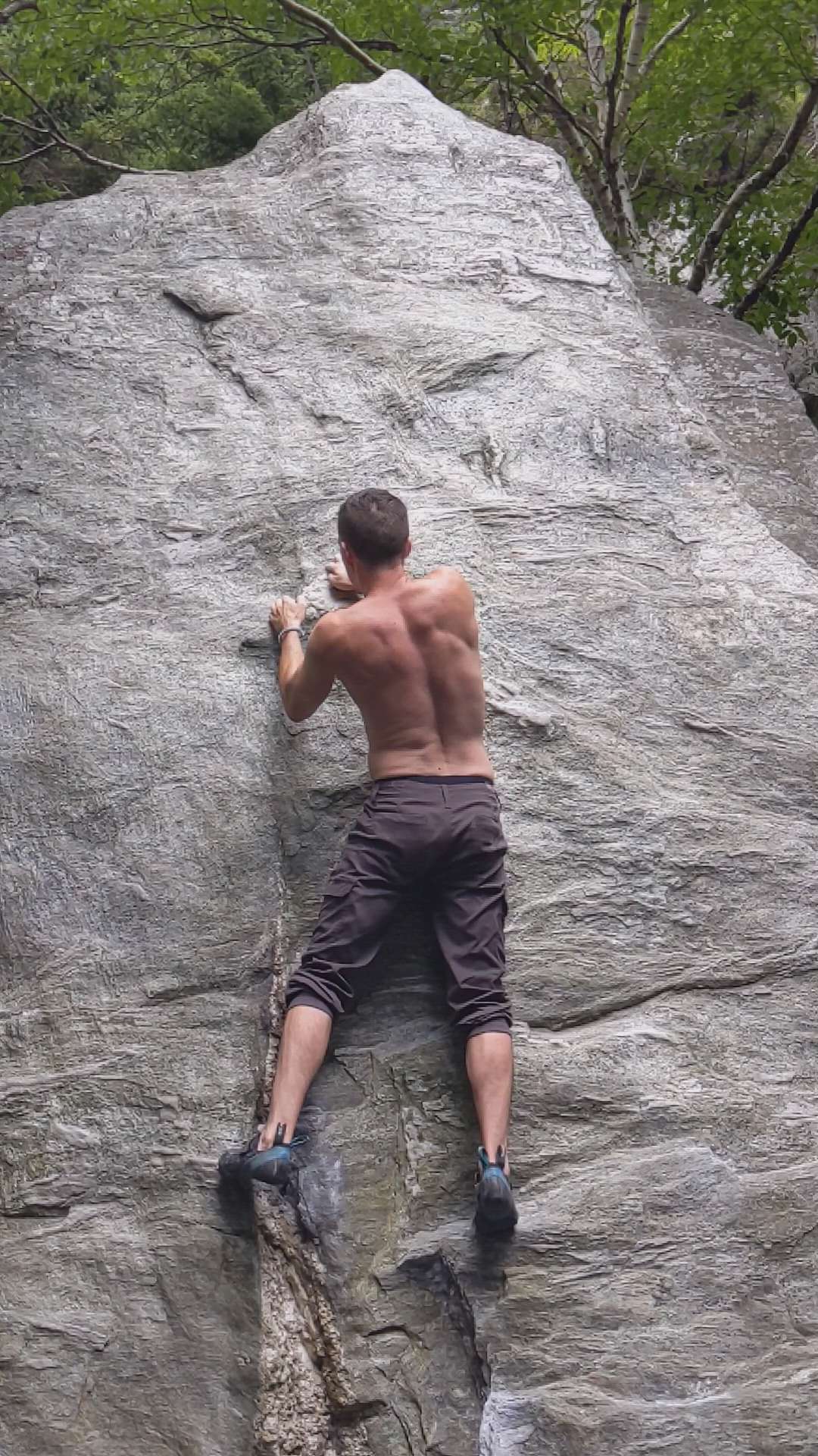 Lip Traverse v2 - Smugglers' Notch Bouldering - Watch Beta Videos