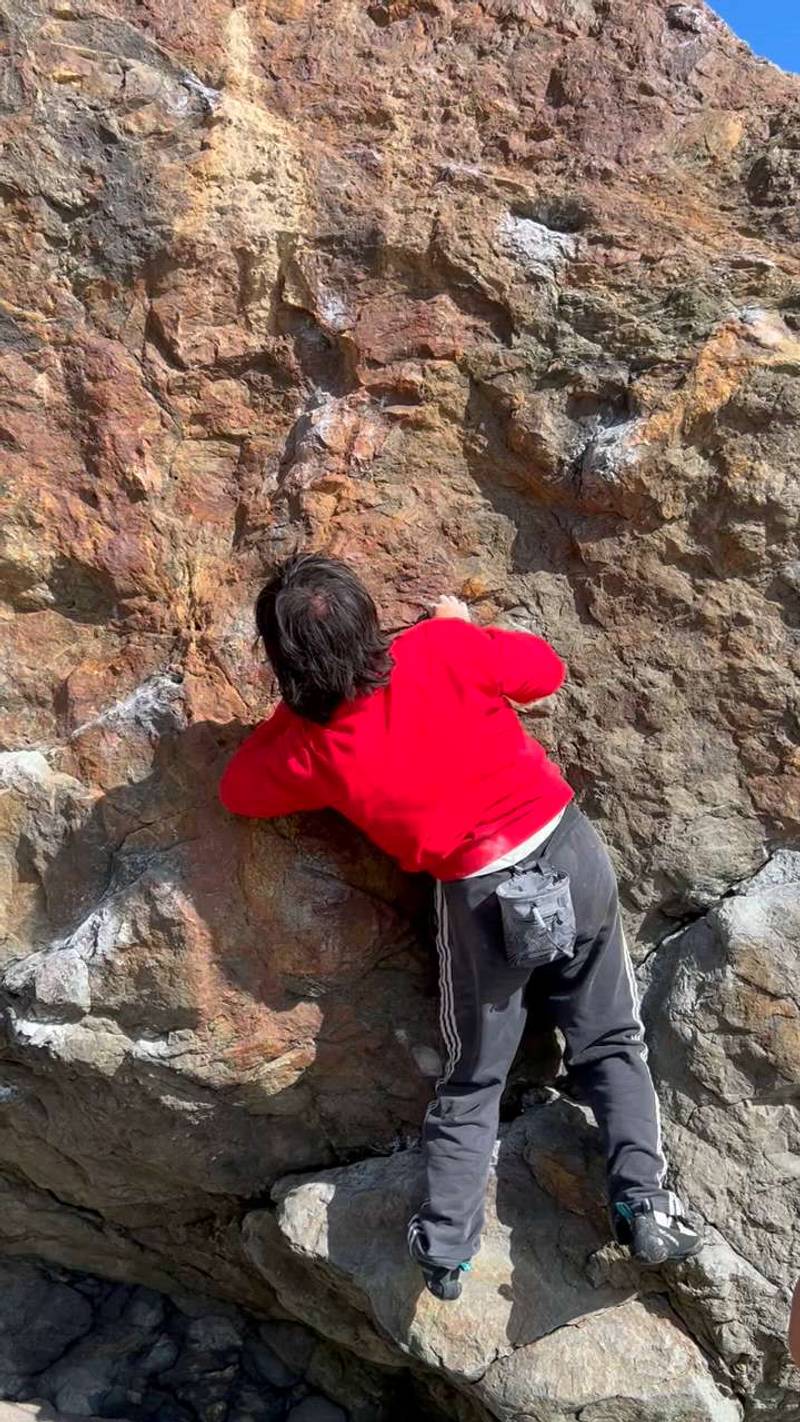 Don't Worry, Be Slappy v4 - North Mickey's, Mickey's Beach Bouldering ...