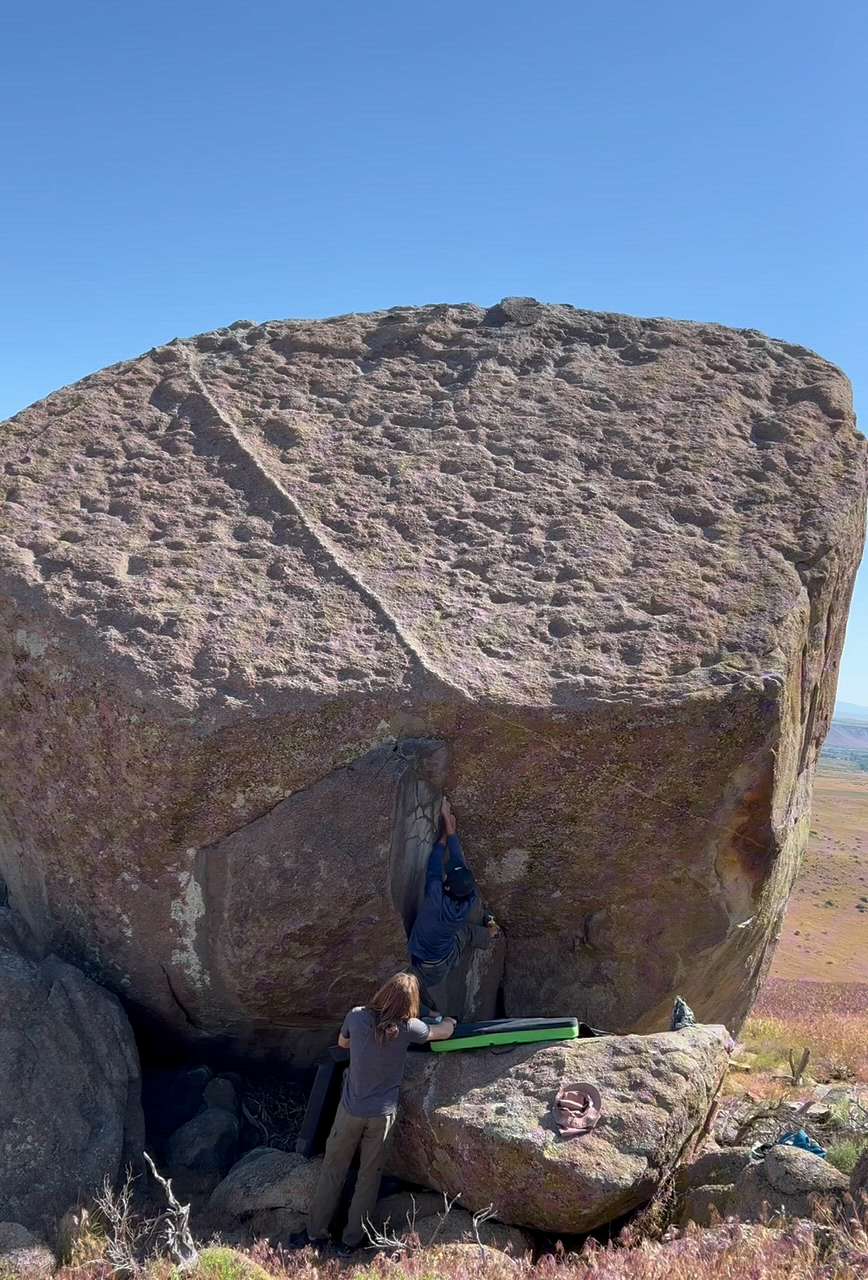 Smooth Sailing v2 - Wilson Creek, Reynolds Creek Bouldering - Watch Beta Videos