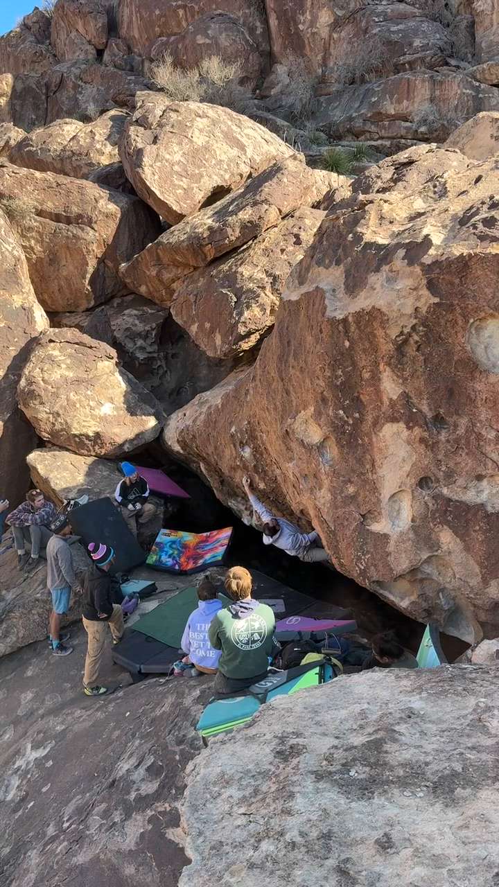 Stationary Snake v3 - East Spur, Hueco Tanks Bouldering - Watch Beta Videos