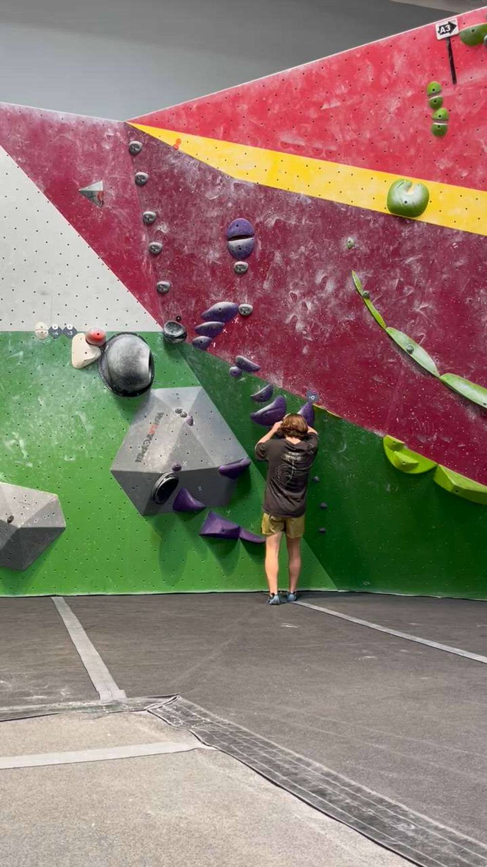 Purple v0 - Movement Fountain Valley Bouldering - Watch Beta Videos