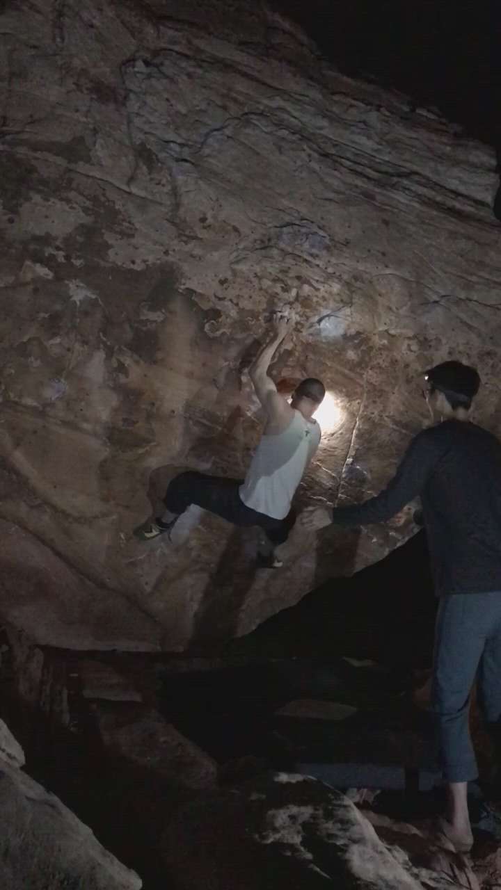 Spitting Venom v8, Red Rocks - KAYA | The Climber's App