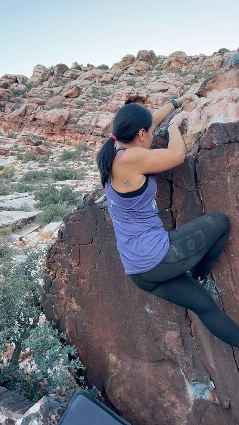 The Sundial v0 - Red Spring, Red Rock Bouldering - Watch Beta Videos