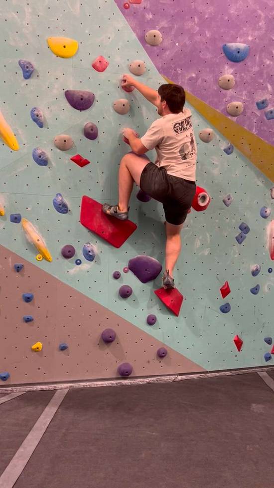 Red v5 - Movement Dallas The Hill Bouldering - Watch Beta Videos