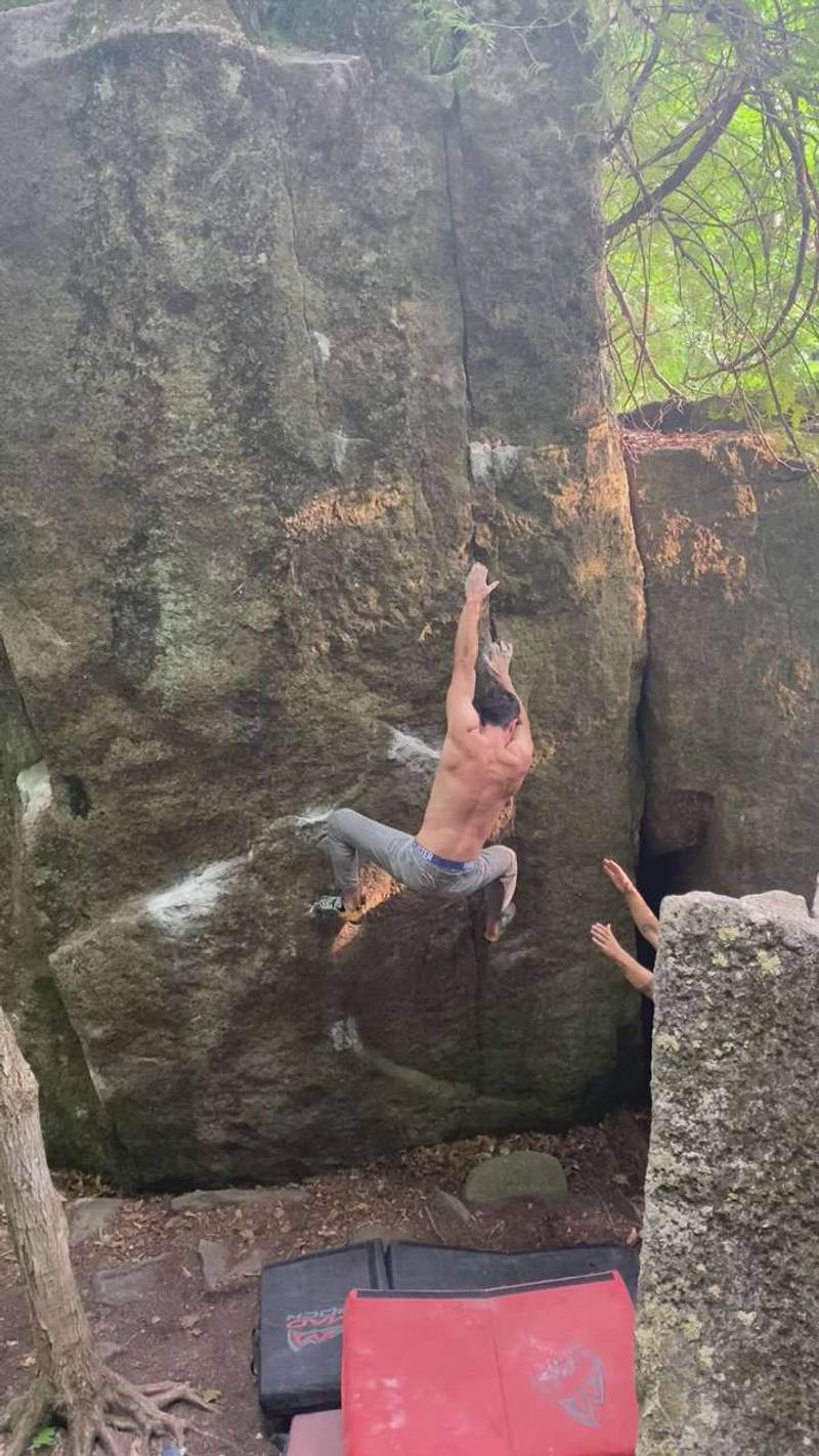 Combustion v6 - La Bleue, Val-David Bouldering - Watch Beta Videos