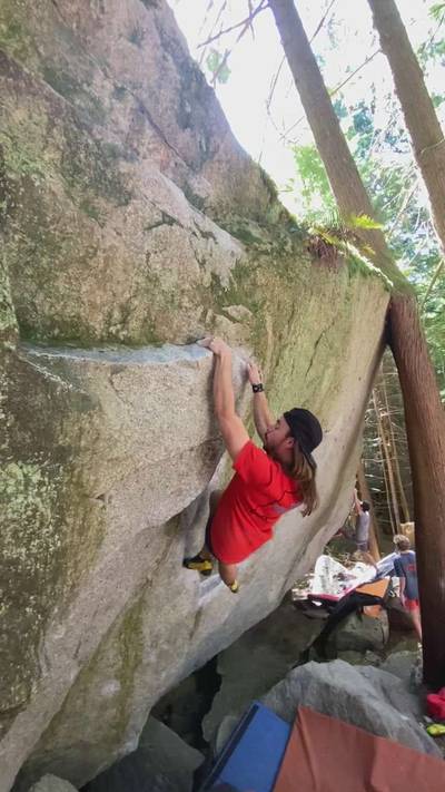 The Seam v9 - Grand Wall, Squamish Bouldering - Watch Beta Videos