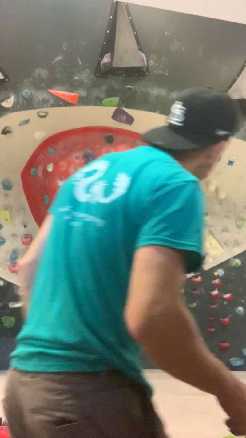 Yellow v8 - Climb So iLL at the Power Plant Bouldering - Watch Beta Videos