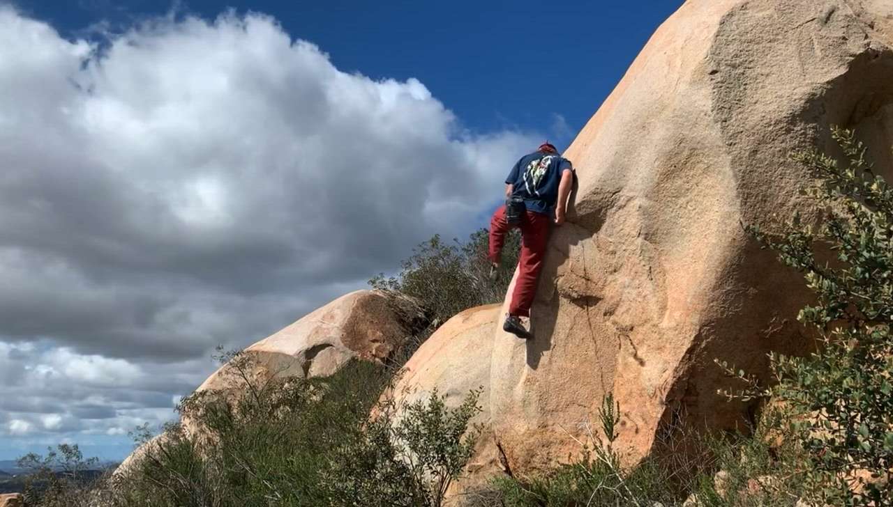 Goblin Dimples v0 - Boulder Row, Lake Ramona Bouldering - Watch Beta Videos