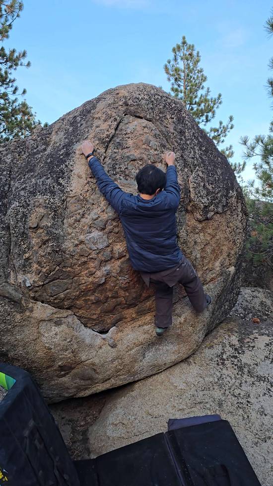 Mars Attacks v3 - Pie Shop, Lake Tahoe Bouldering - Watch Beta Videos