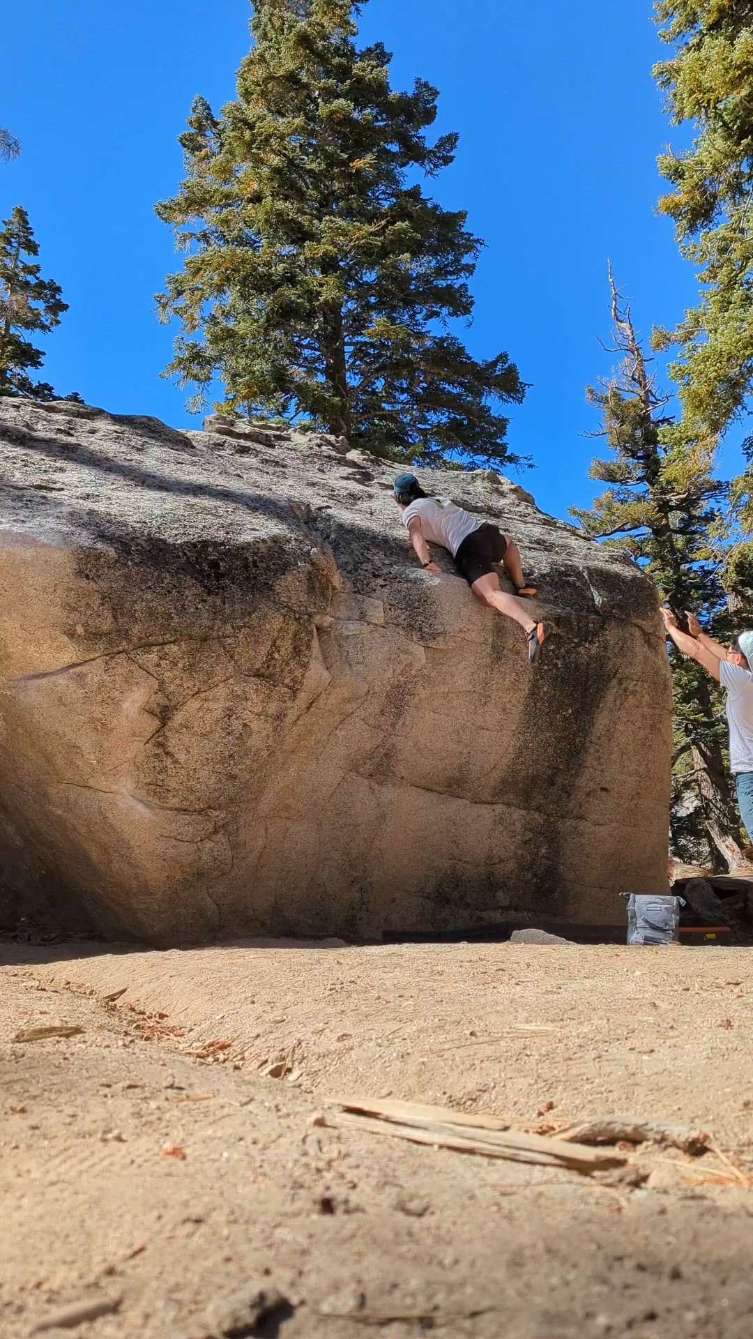 Mantleshelf v1 - Shangri-La, Tramway Bouldering - Watch Beta Videos
