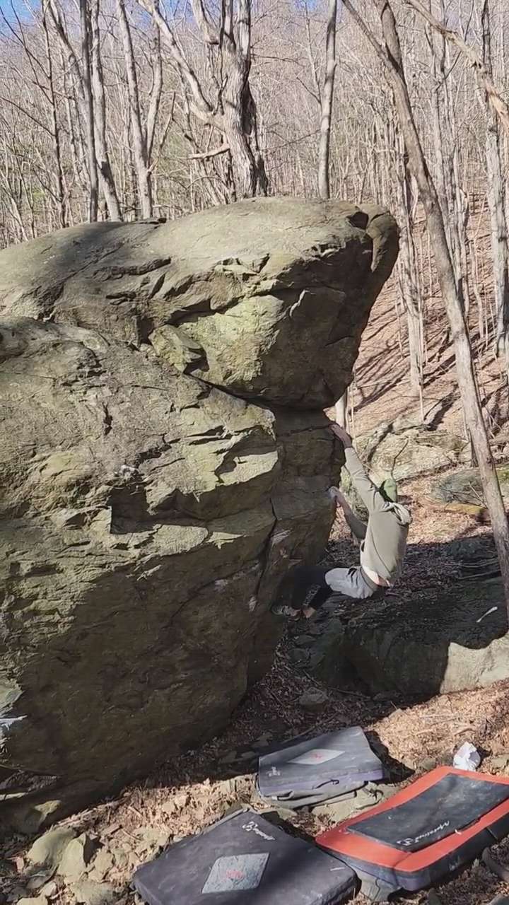 Barrel Roll v3 - Blue Ridge Parkway Bouldering - Watch Beta Videos