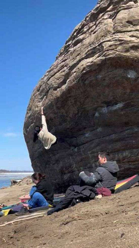 Jimbo's v4 - The Beach, Illinois Bouldering - Watch Beta Videos