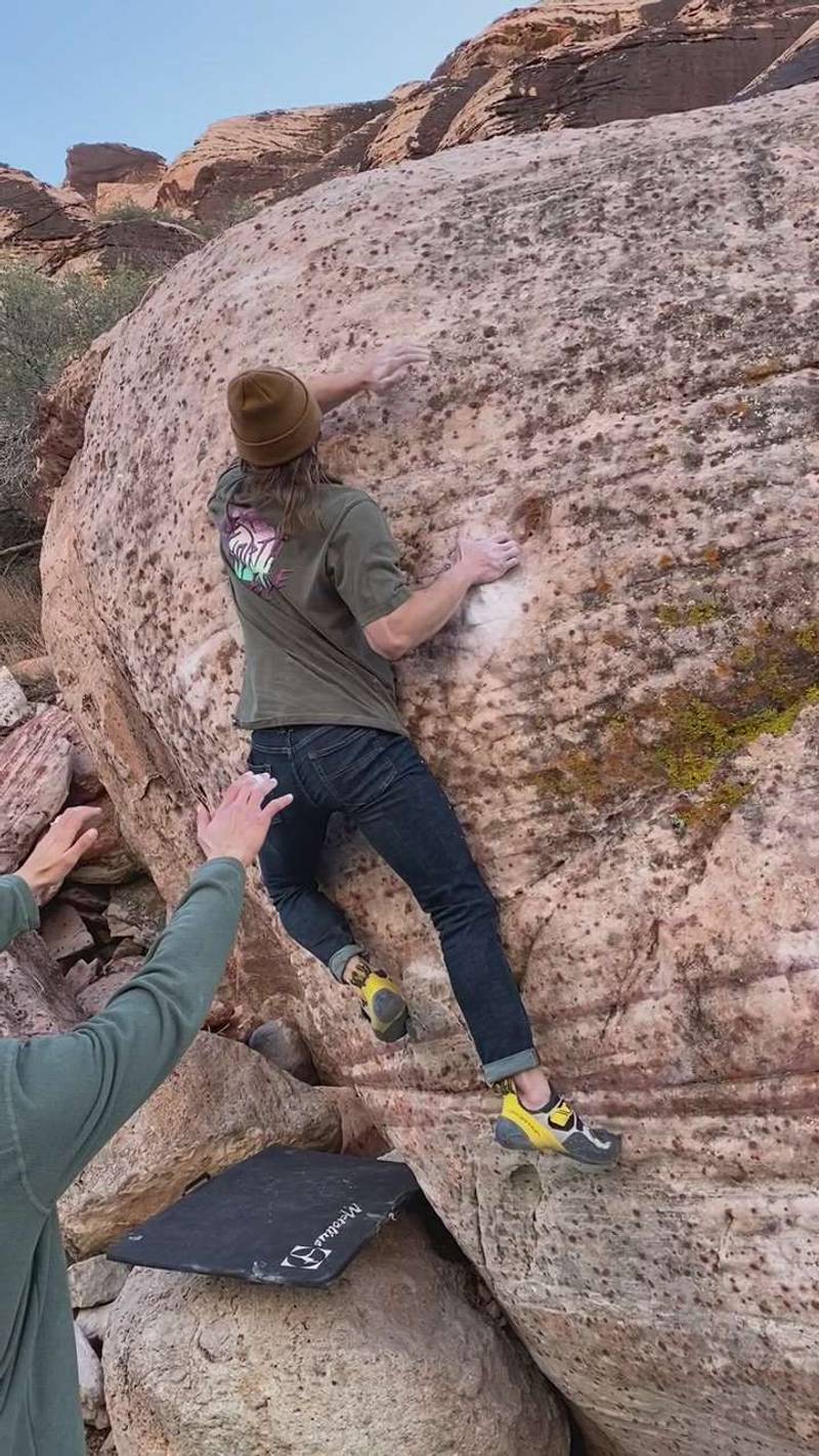 Supernova v5 - Gateway Canyon, Red Rock Bouldering - Watch Beta Videos